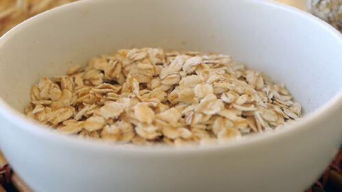 燕麦是减肥控糖神器?医生揭秘3大好处,这样吃效果翻倍!