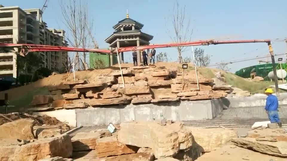 园林大型假山跌水基础施工中