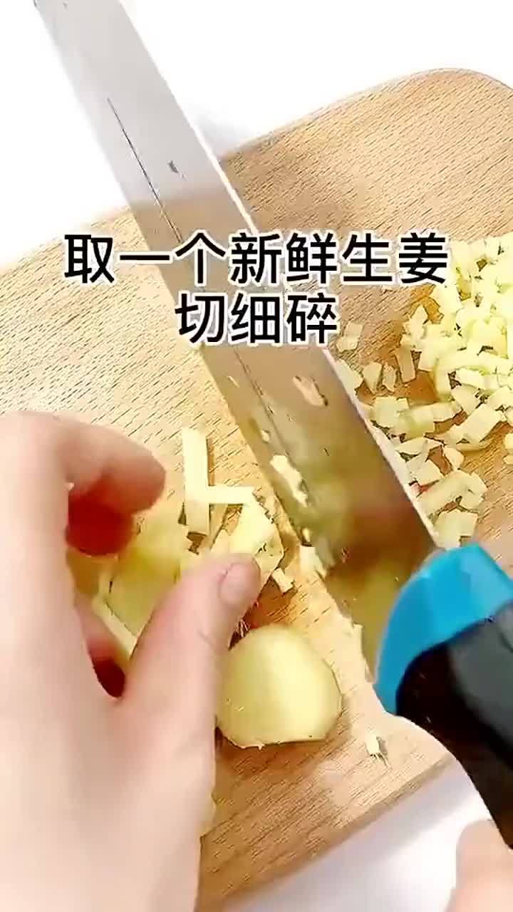 宝宝感冒初期打喷嚏,流鼻涕,鼻塞,别着急吃,试试这样做