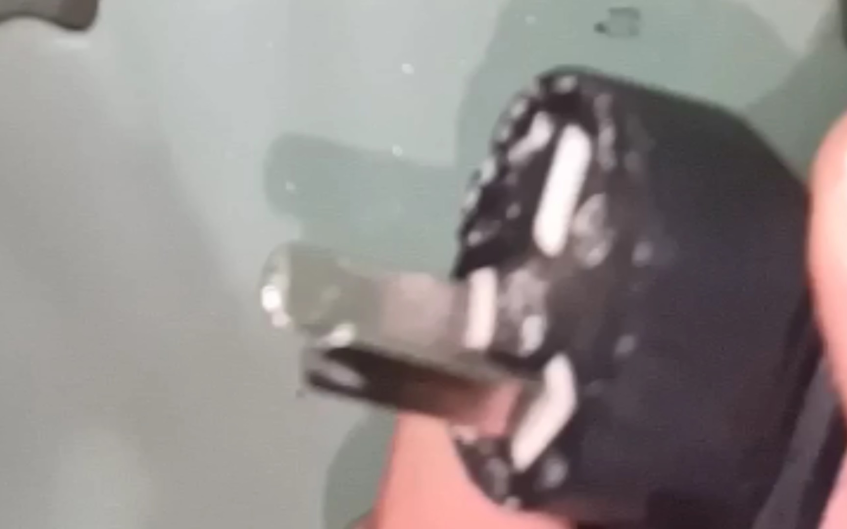 [初中物理家庭实验]地线不接地不影响使用