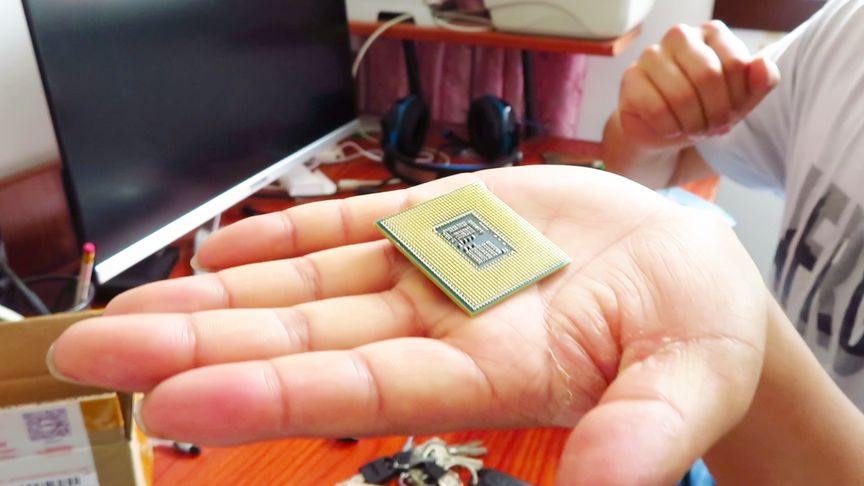 旧笔记本电脑有没有必要换CPU,农村小伙为了发视频自己更换了