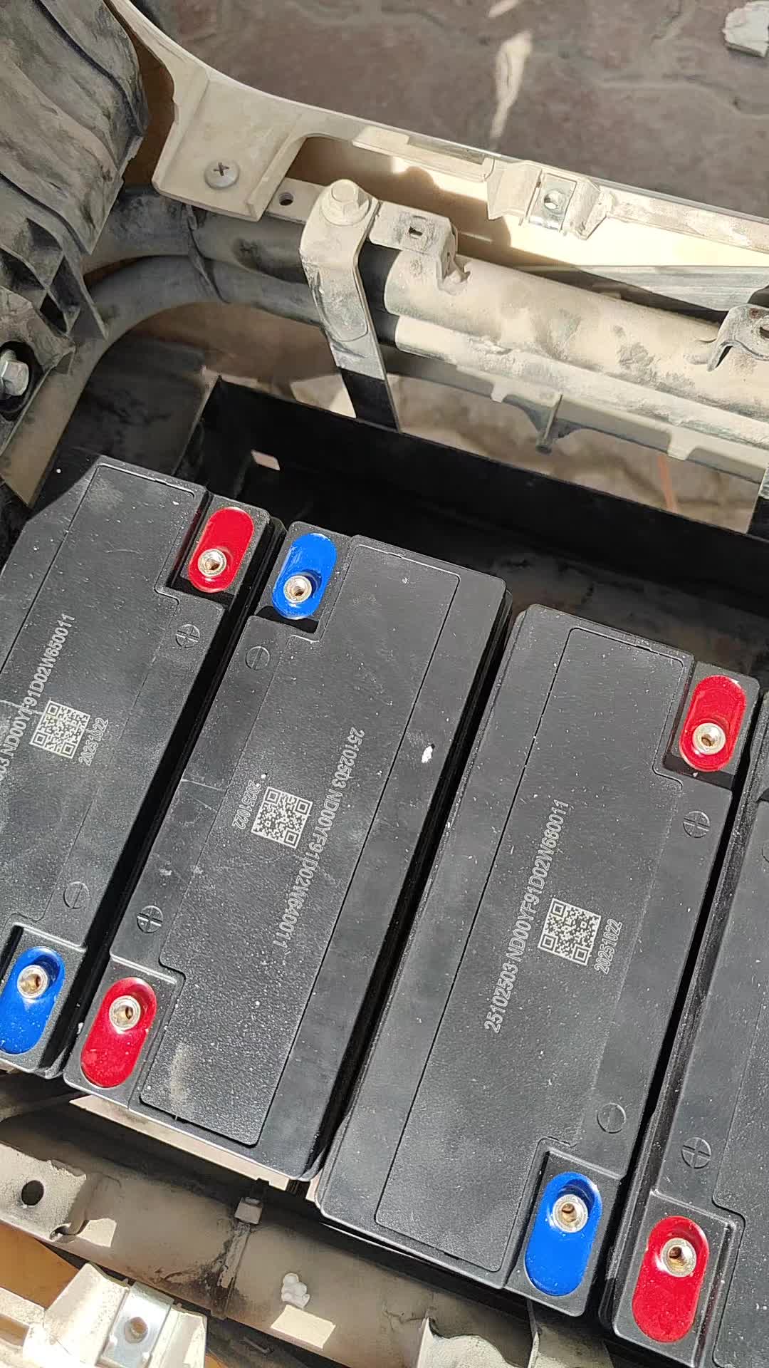 #电瓶#换电瓶电动三轮车电瓶#莎车#电动车维修