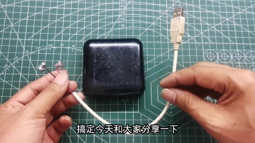 充电宝坏了不要扔,其实问题很简单,用一条线就可以修好