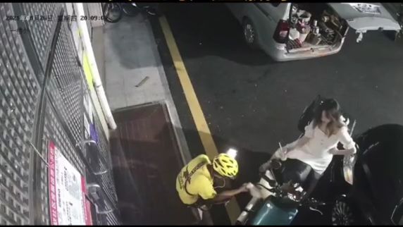 这个美团外卖骑手才是真正人生赢家!