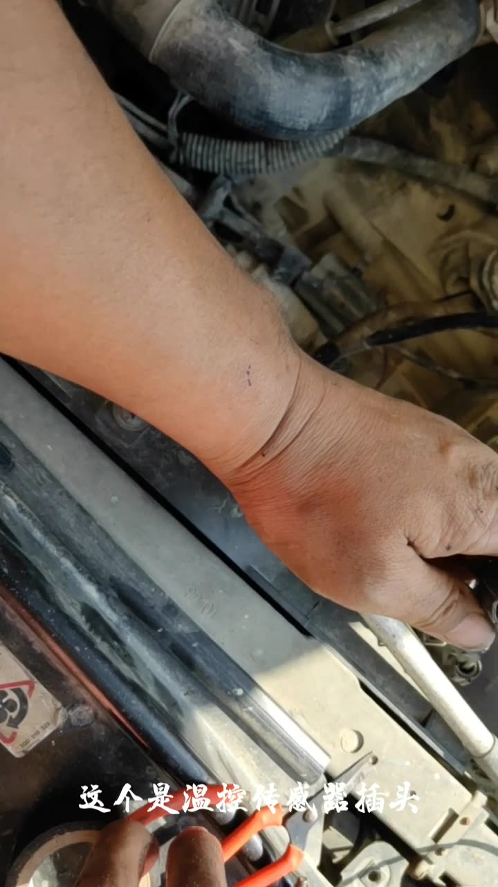 2000至2012汽油版老捷达水箱散热风扇短接测试检查演示