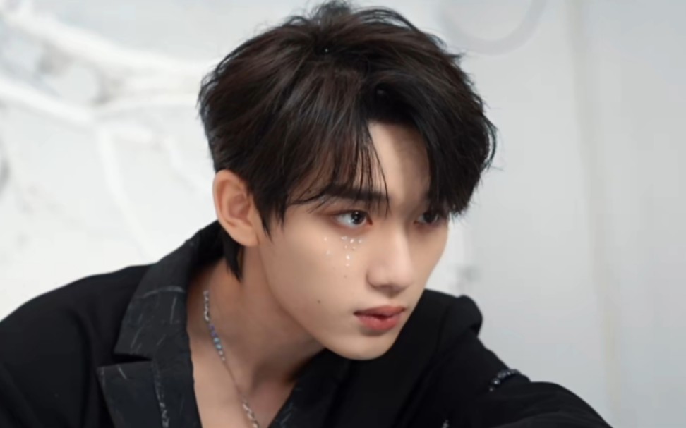 你是落在我世界的一束光,希望你的世界也有那束光,永远为你照亮前方!