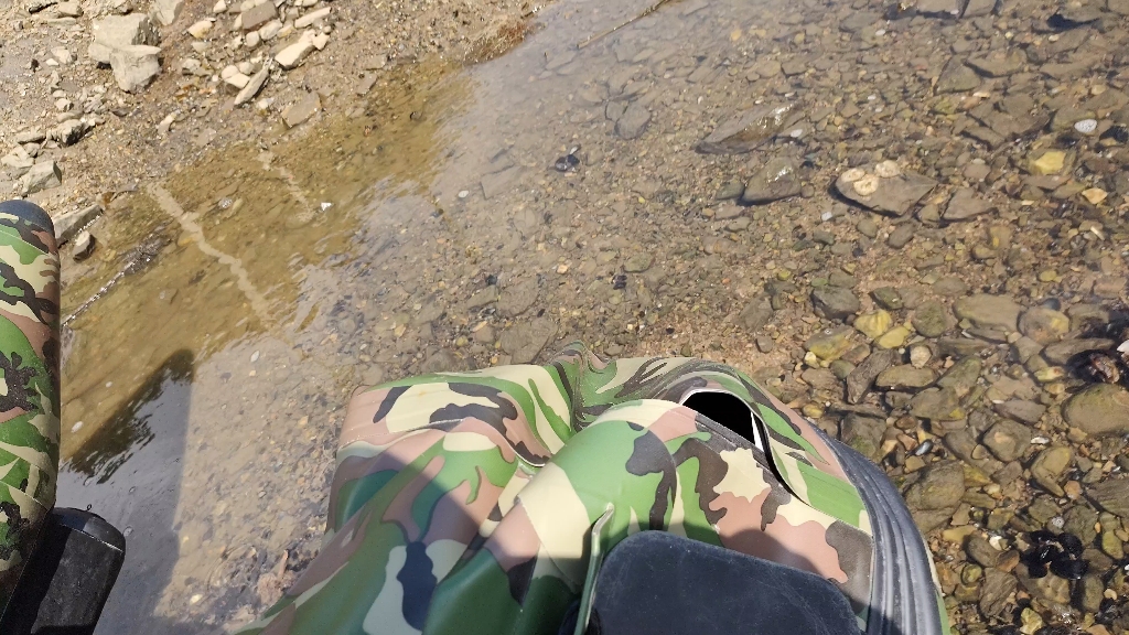 严重质量问题的一专业橡皮艇