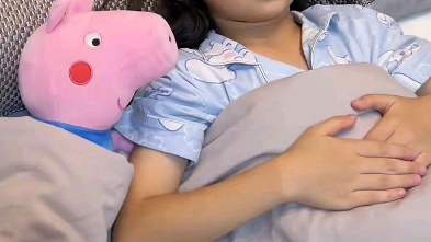 小学生睡觉的时候