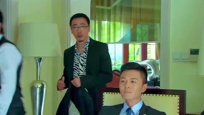 男子化被动为主动,开始同小伙谈条件,真是精彩啊