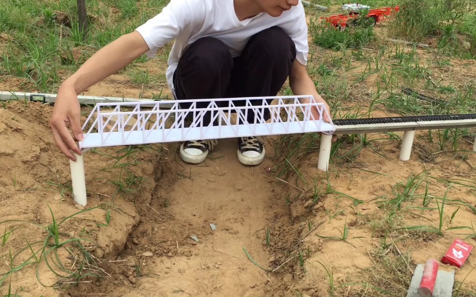 火车钢桁架桥施工