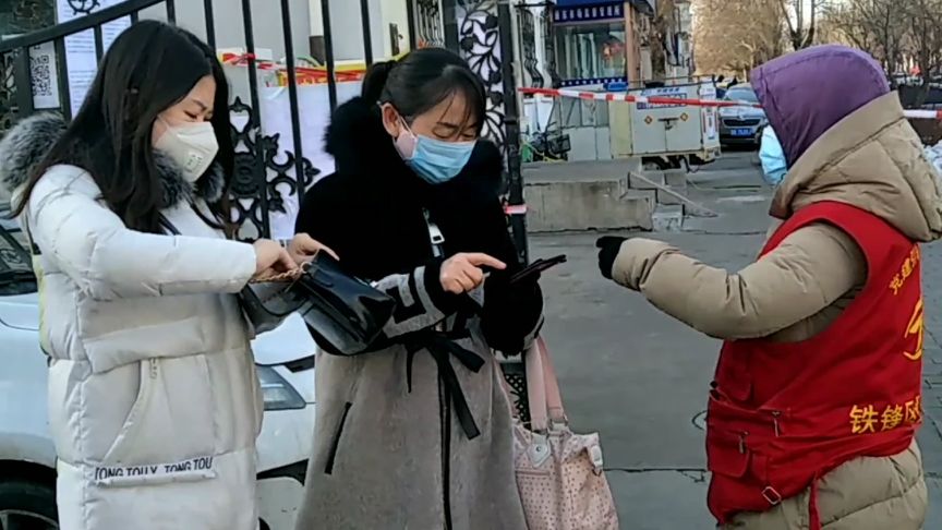 齐齐哈尔,我们一起看看这个小区唯一封闭的单元门现在怎么样了!