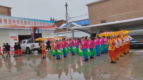更乐镇社火元宵节演出,雨伞队许仙登场,找一找白娘子,更乐社火
