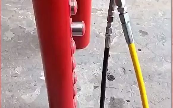 代替破碎锤膨胀剂爆破的新型开采方式
