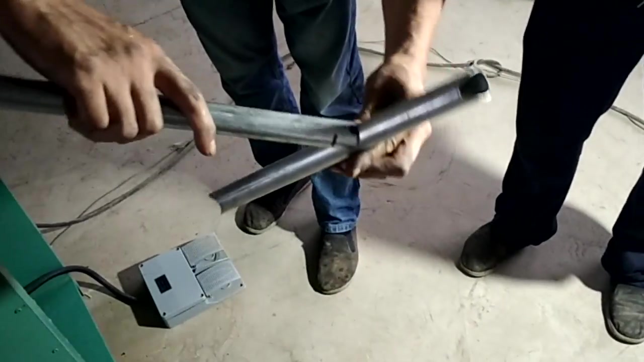 圆管带流锌孔斜弧口怎么切弧口?用圆管冲孔机模具试下能完成!