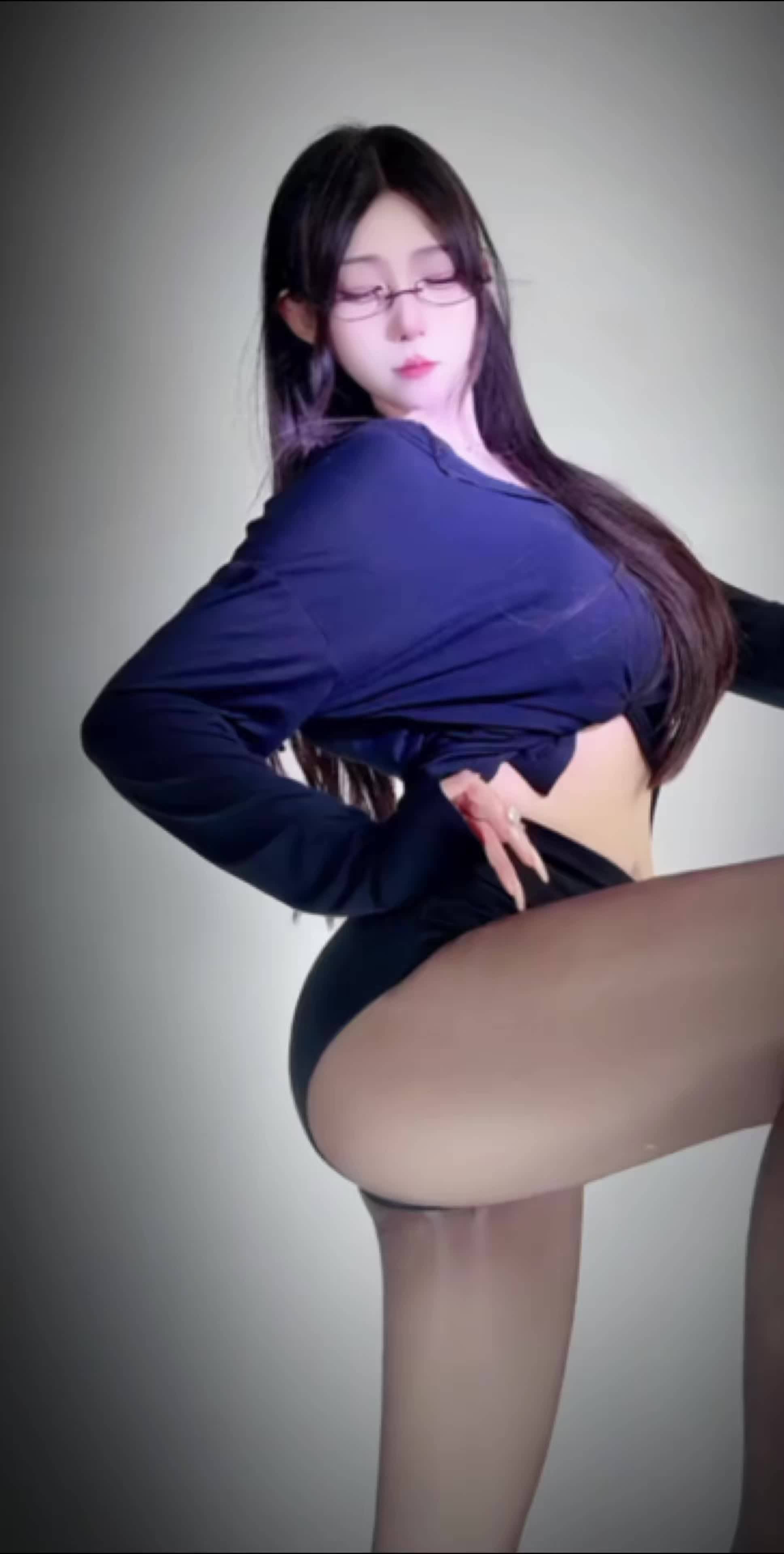 这支性感舞够高级!粗细动作有对比,细节更突出(2)