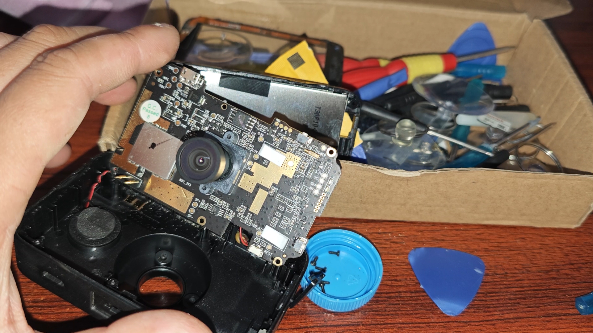 小米1s行车记录仪更换电池,记录仪经常时间重置,我教你更换