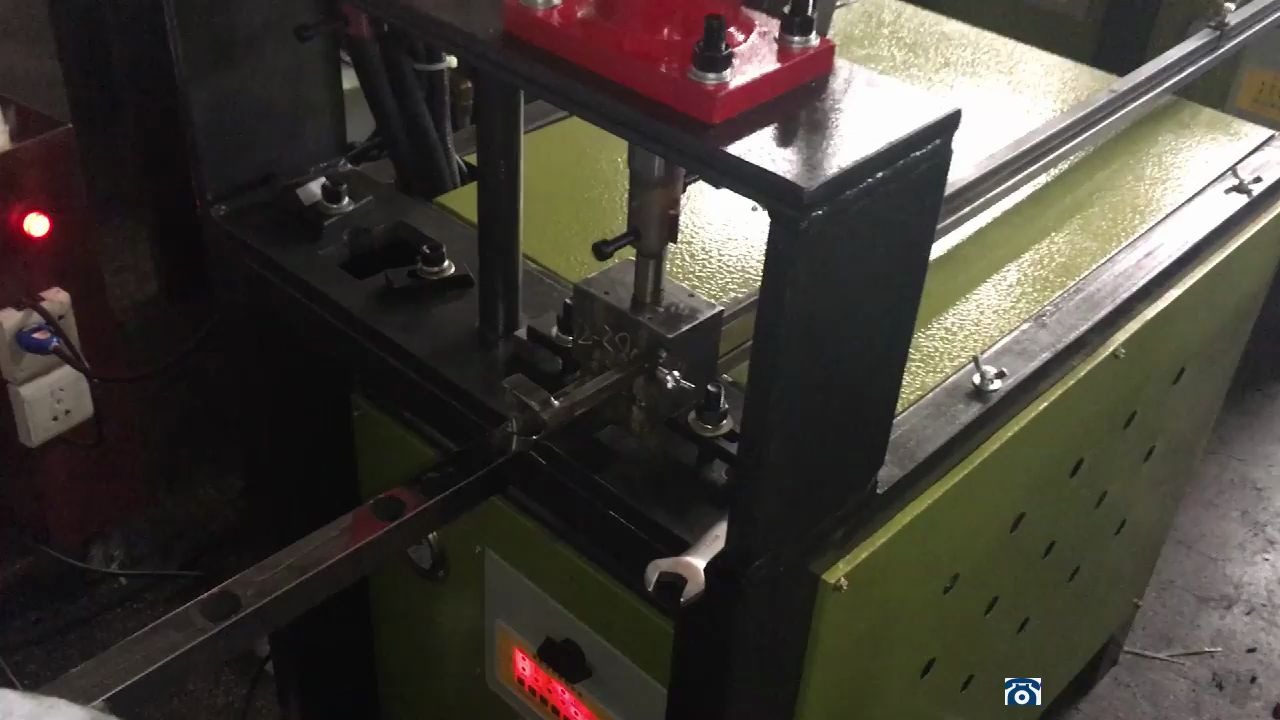 冲孔机冲不锈钢管冲圆孔机