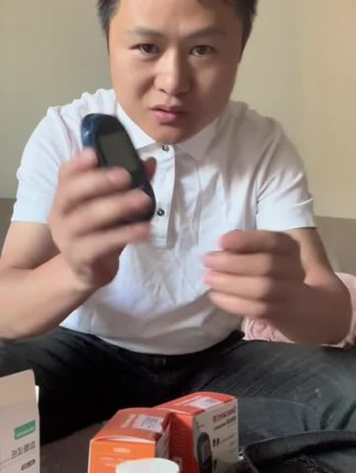 这款血糖尿酸都可以测的测试仪真的不错,方便准确