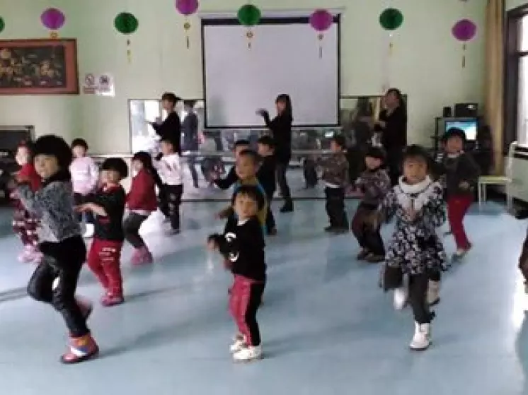 幼儿体操《小动物模仿操》