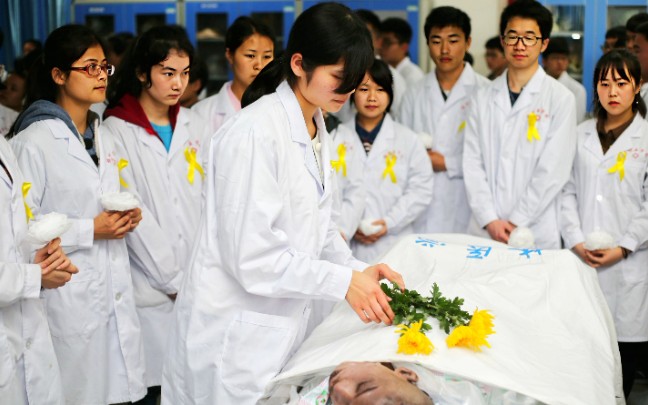 【揭秘】医学生解剖课,与尸体为伴,大体老师到底是个啥?