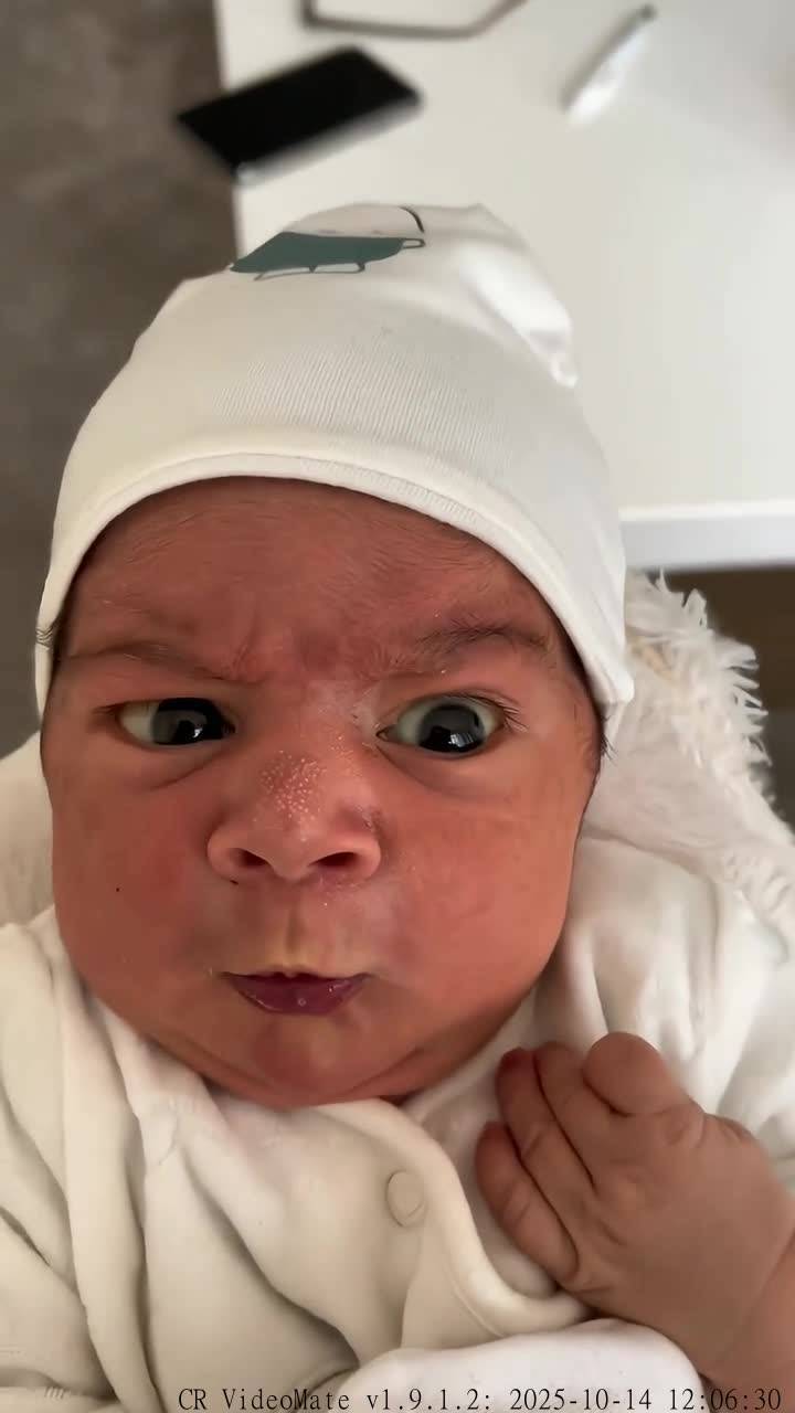 宝宝小时候跟长大后的对比 #萌娃 #萌娃表情包 #搞笑视频