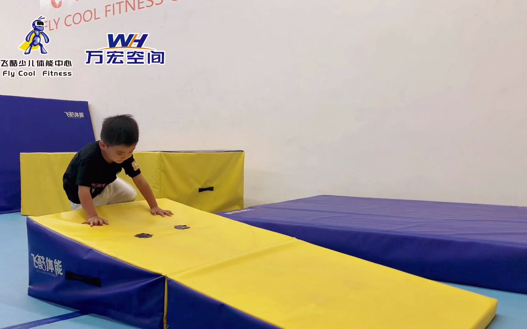 3-6岁 灵活翻腾-前滚翻