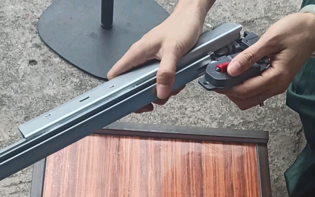 隐藏式托底滑轨安装演示