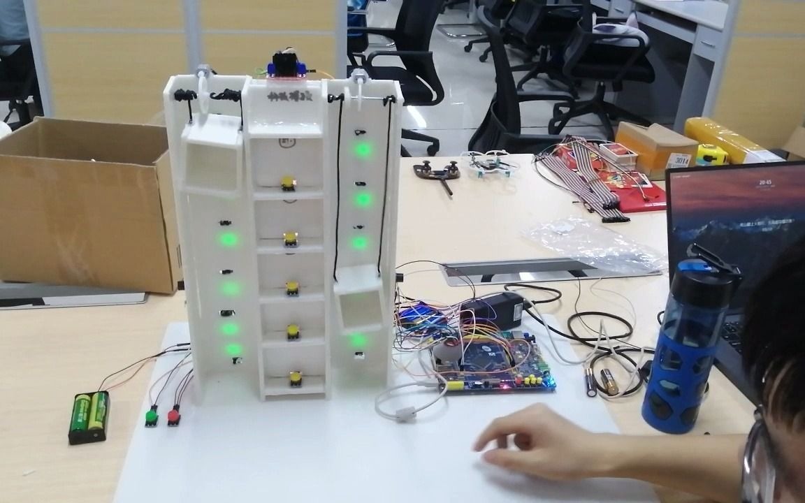 智能电梯控制系统