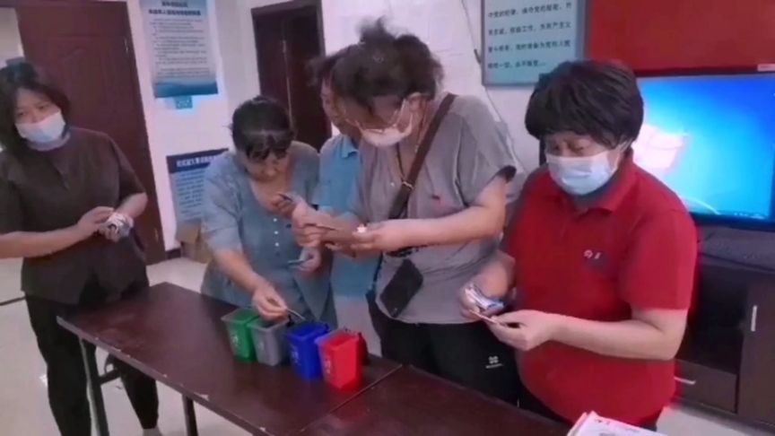 垃圾分类新时尚——泰中花园社区党员在行动