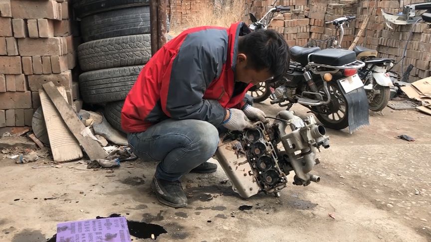 中途面包车突然熄火,这到底怎么回事,看到这种情况我明白了