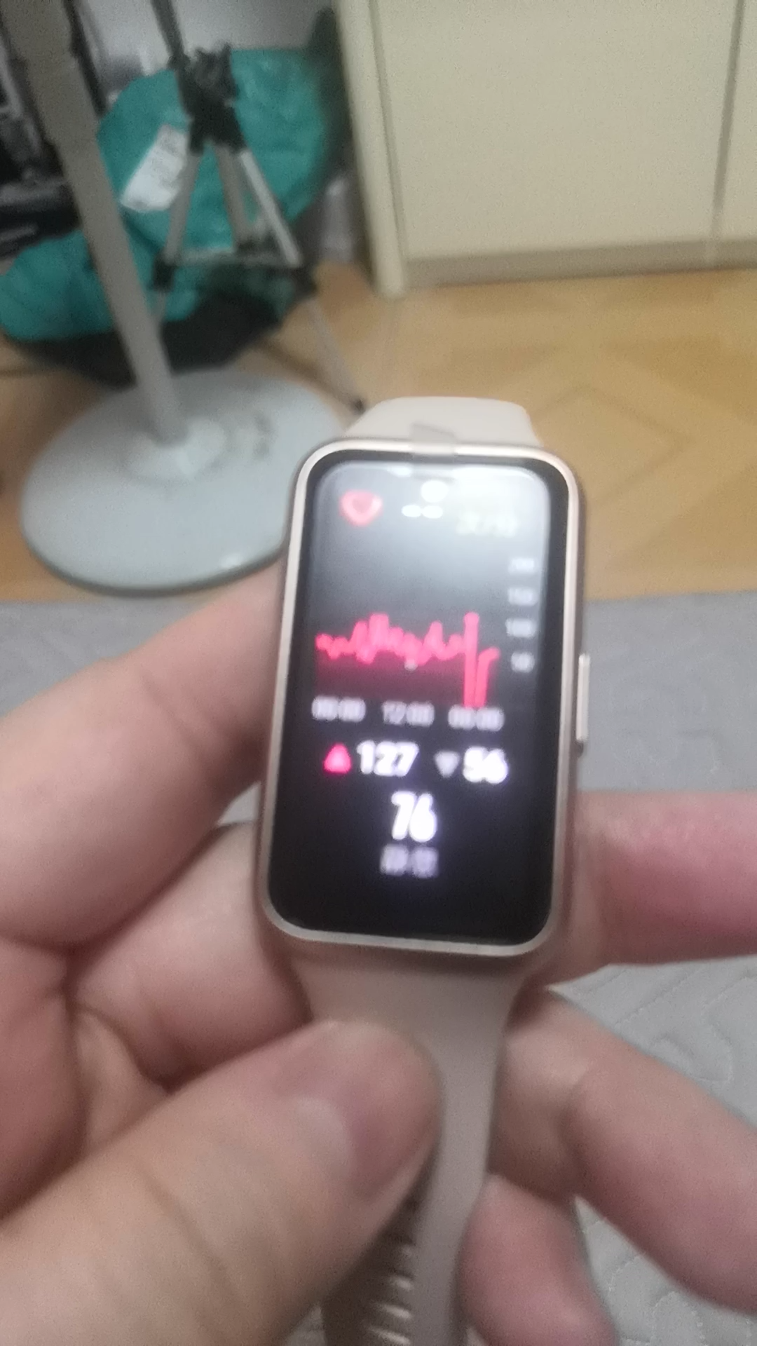 华为手环7标准版 有微信和支付宝支付功能 我真的就是为了运动时能看...