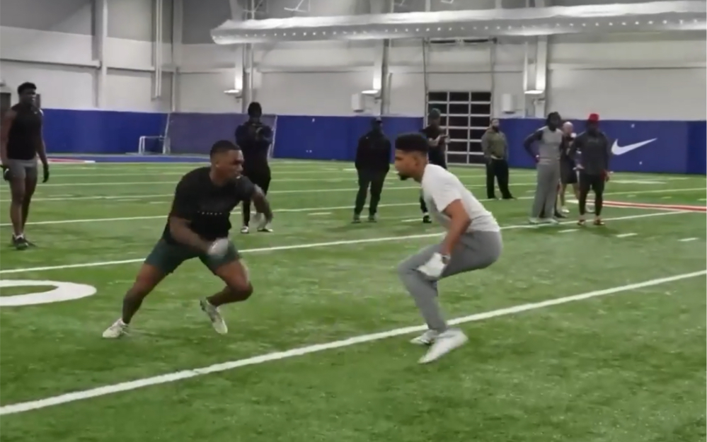 今日体育:看看橄榄球运动员的训练!