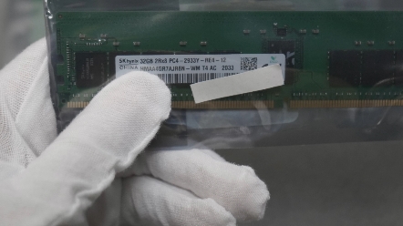 SK海力士内存条,它是32G 2Rx8的,2933兆hz频率,DDR4第四代内存条#...