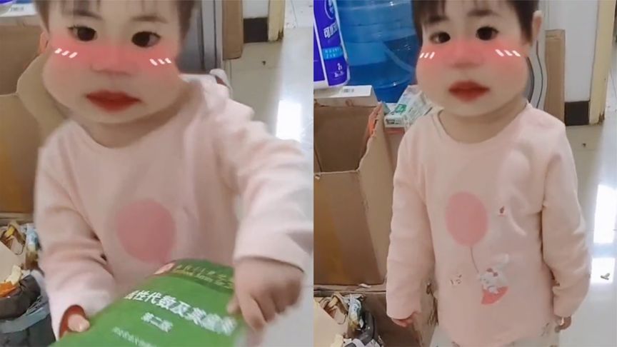 萌娃想让妈妈讲线性代数,妈妈看着萌娃反复确认:这也太超纲了.