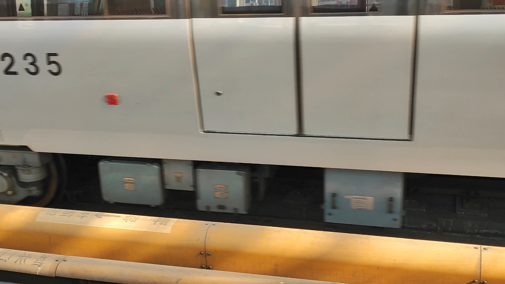 天津地铁1号线唯一一列换装纵横西门子牵引系统的电客车——DKZ9型...