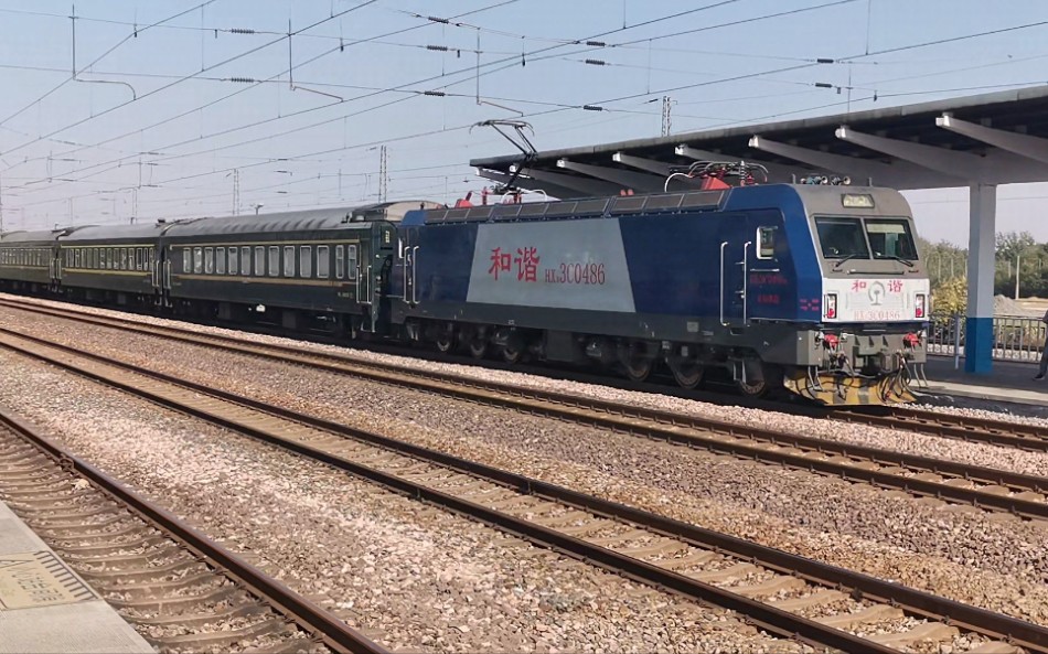 客车K545 肃宁站 两站台停车出站会车晚点K546进幺站台停车鸣笛...