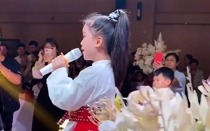 婚礼上会唱歌的小姑娘,大家想要的后续来了
