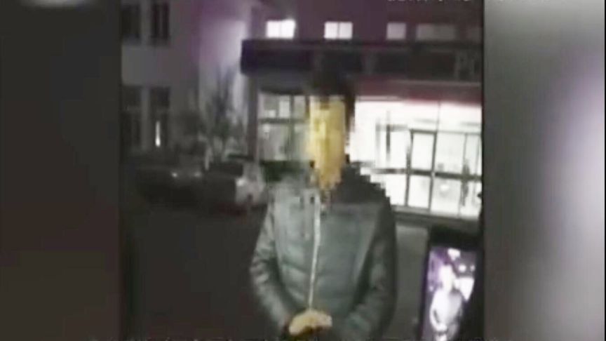 男子为赚钱直播虐狗杀狗视频,狗惨叫不断,被围堵后:再虐剁手!