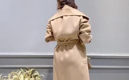 皮草拼接品牌折扣女装:知案大衣直播货源,批发走份