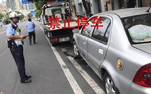 开车容易停车难,停车时注意这六种标志标线,避免违章