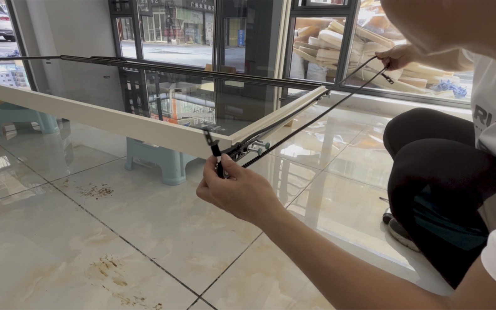 16极窄三联动推拉门安装视频,每个细节都很详细,通俗易懂的方法