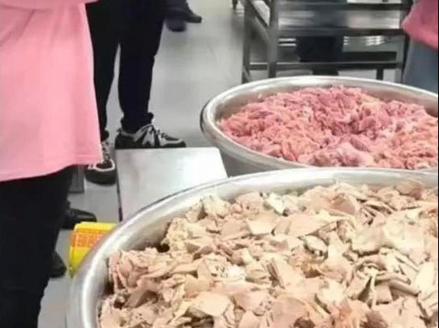 昆明通报“臭肉事件”:猪肉因运输及存储不当变质,多人被处理