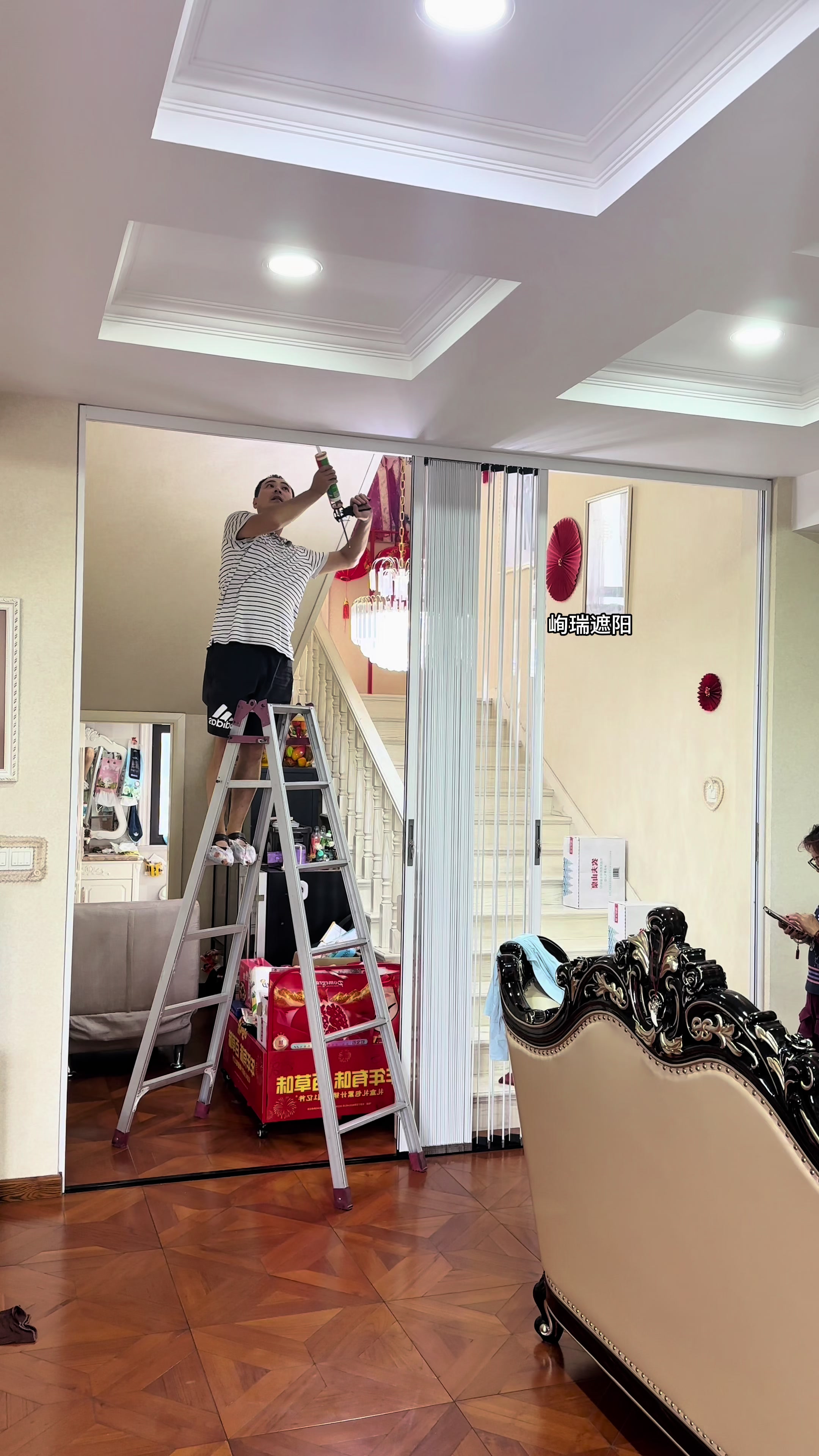 ...阳台,都可以安装,防水挡油污,伸缩自如折叠省空间。#楼梯口折叠门 #...