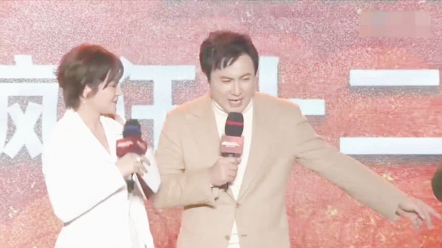 主持人不小心说错话,沈腾救场缓解尴尬,太机灵了!