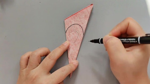 新年来了,画爱心剪个漂亮的新年窗花剪纸,简单好看