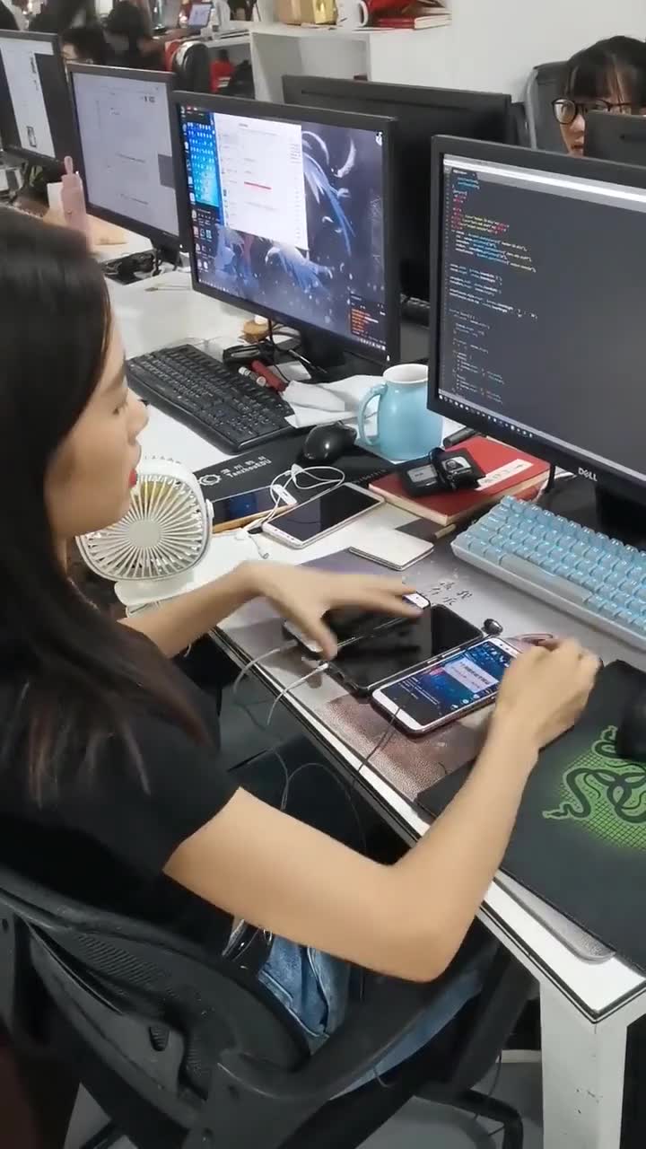 代码实现跟随鼠标移动的特效#程序员