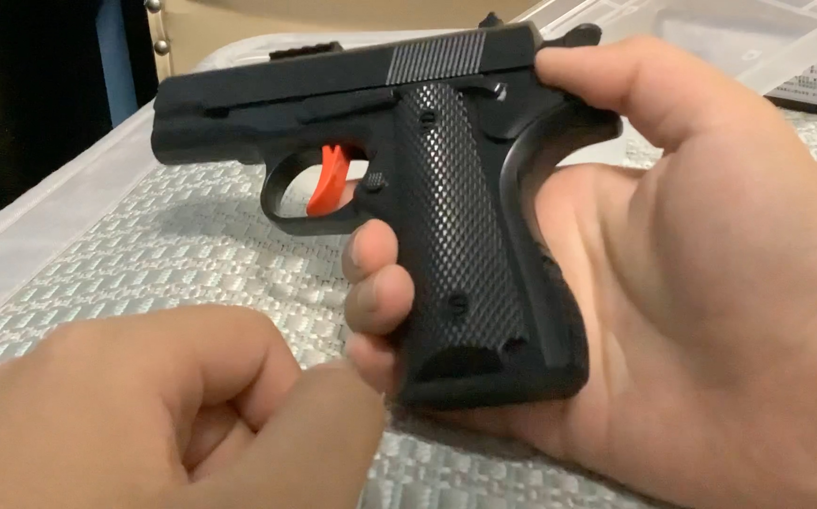 小卖铺15元买的玩具m1911模型手枪值不值?