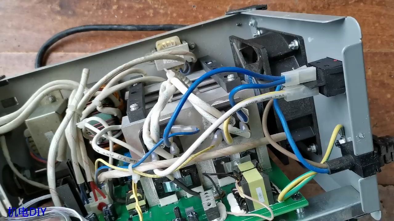 电焊机故障排除实例！焊机内部炸机后的维修