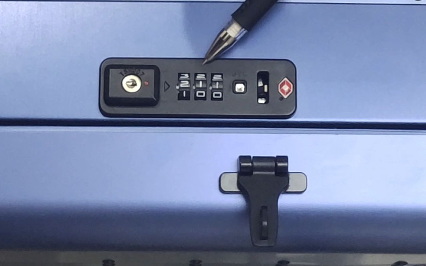 40秒学会!手把手教你改旅行箱密码