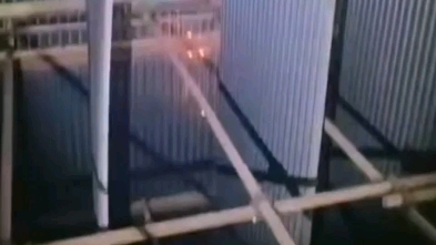 这样交叉作业是不要命了!(你看到危险在那里了吗?)